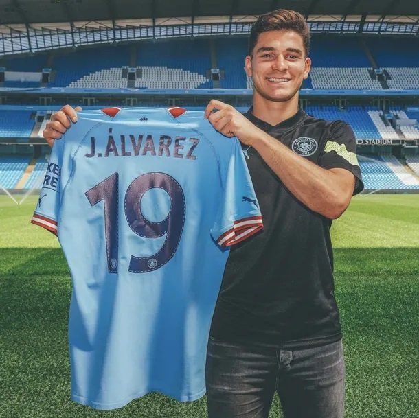 La Chicana De Julián Álvarez Para El United Durante Su Presentación En