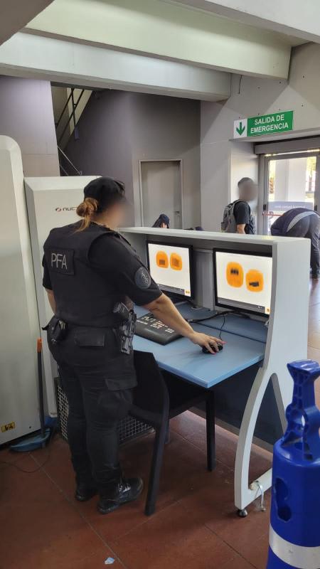 La Policia Federal Argentina Secuestro Más De 16 Kilos De Cocaina